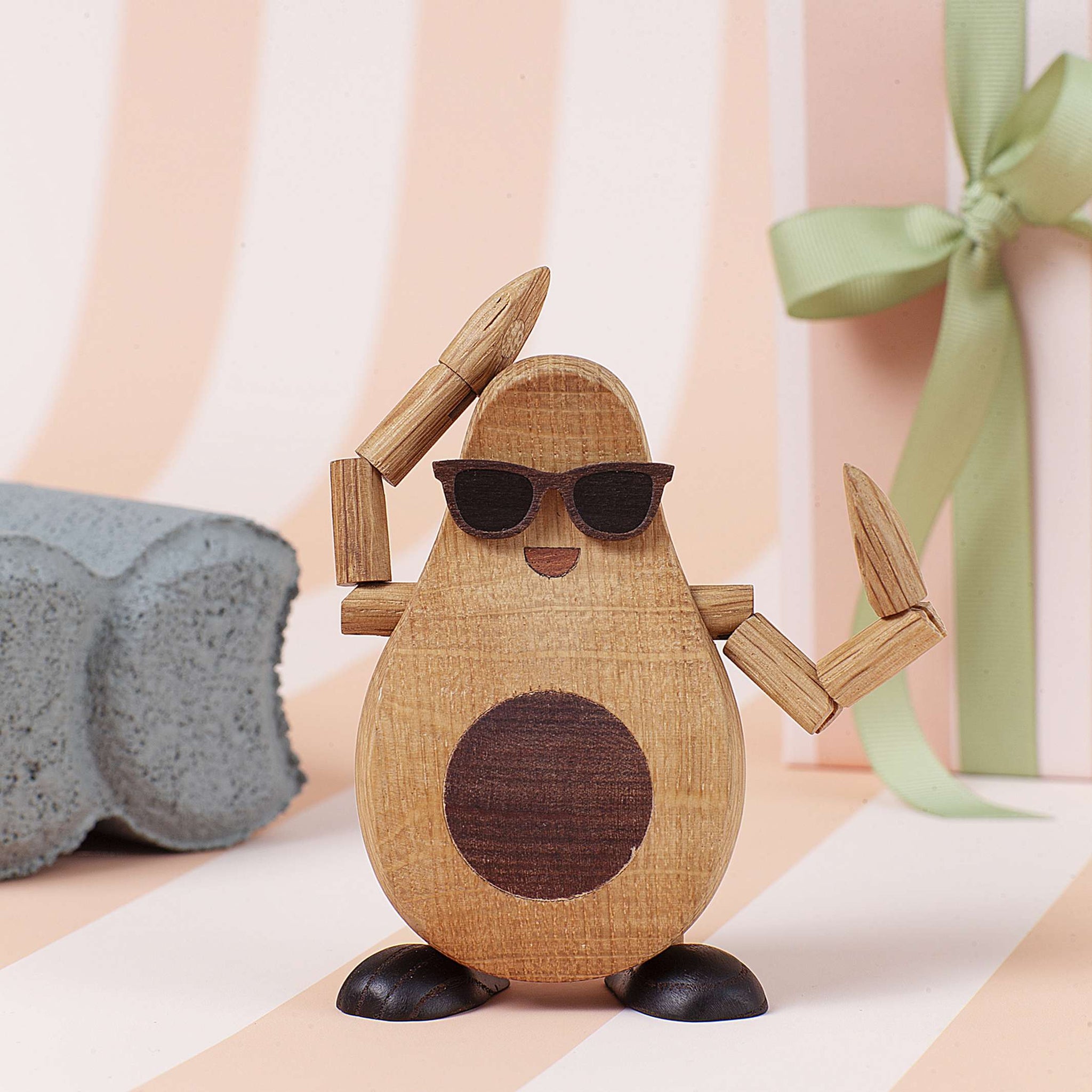 ALFREDO AVOCADO WOODIES - Everyday objects become funny characters - T