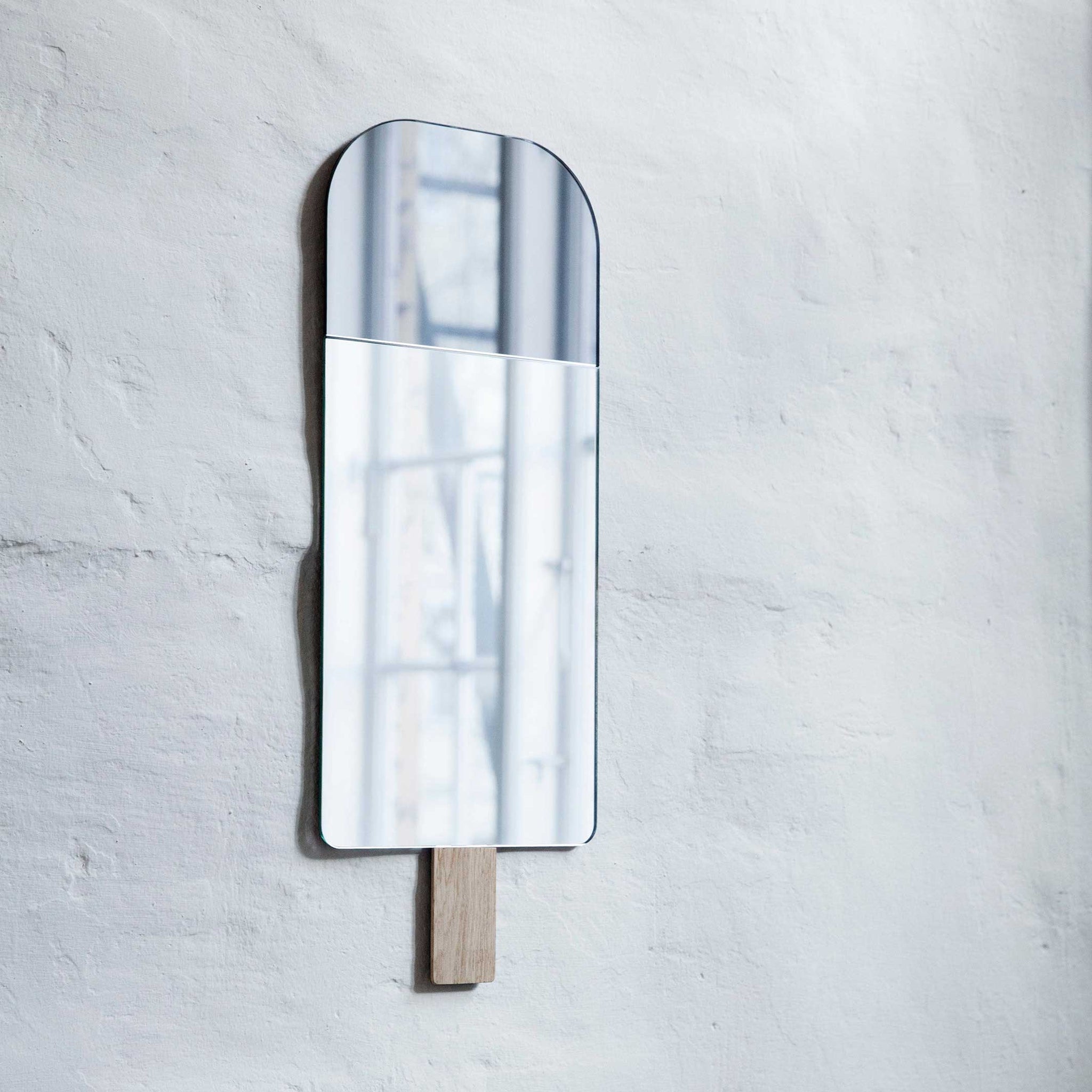 ICE CREAM MIRROR - Grauer Wandspiegel - Nicole & Tor Vitner Servé | EO