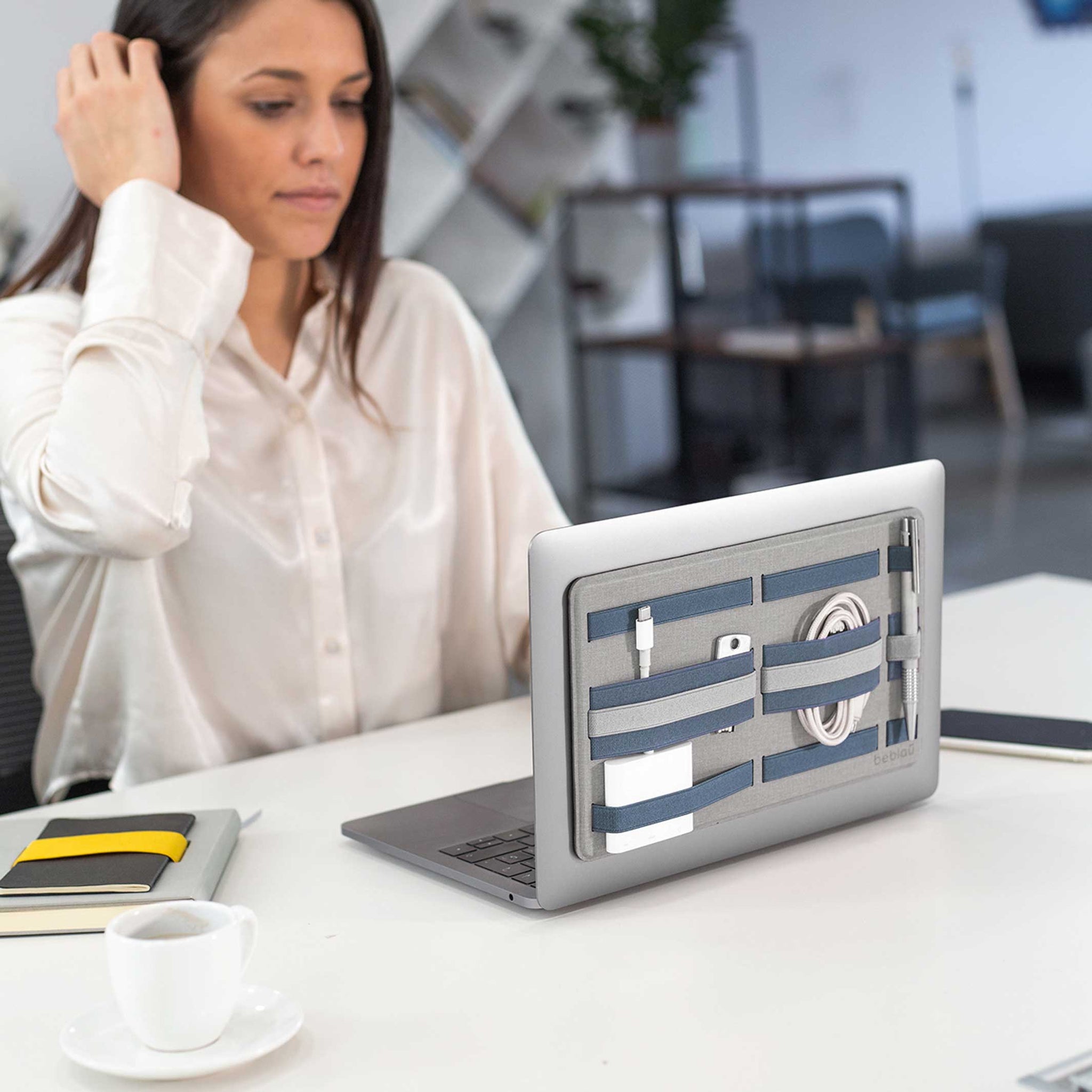 SHIFT PRO | klebbarer Laptop-ORGANIZER | 26x16 cm | beblau