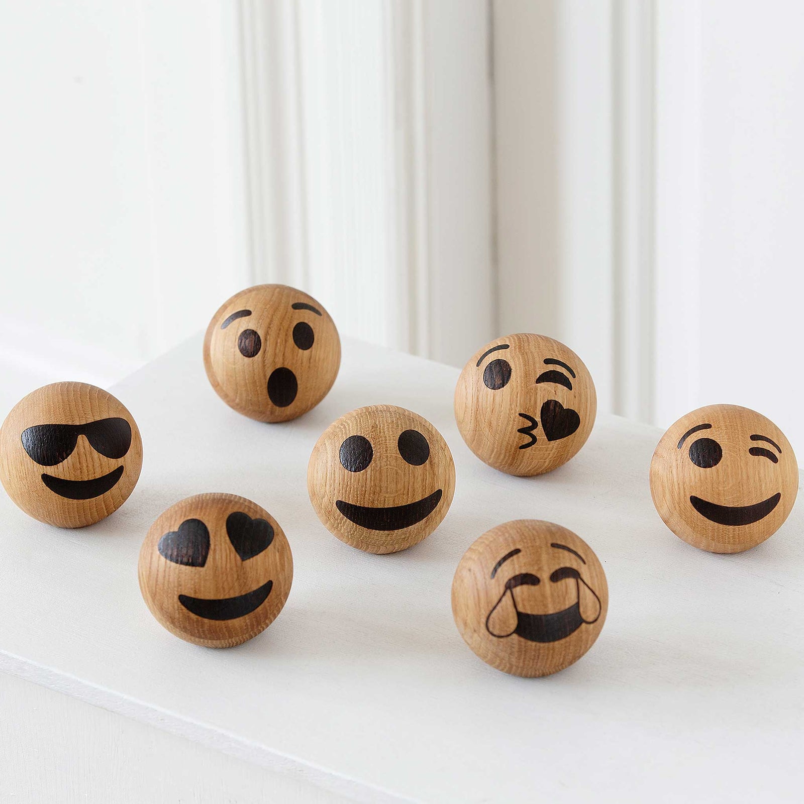 Wooden Emoticon Heart Eyes – Oak · Ø 7 cm | Spring Copenhagen · mencke ...